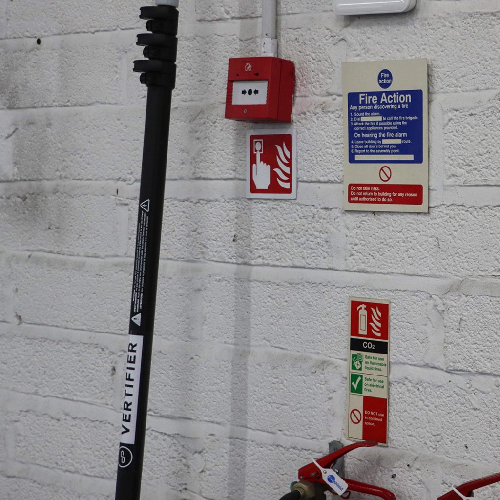 8.2mtr Vertifier™ Pole for Smoke Detector Testing 6 Section - 27ft